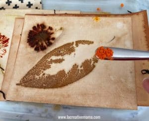 How to dye paper with food coloring - La creative mama
