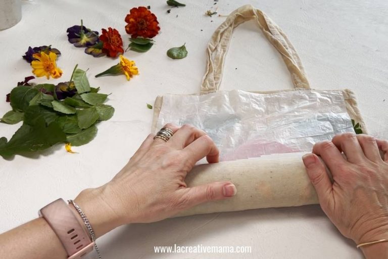 How to eco print a tote bag - La creative mama